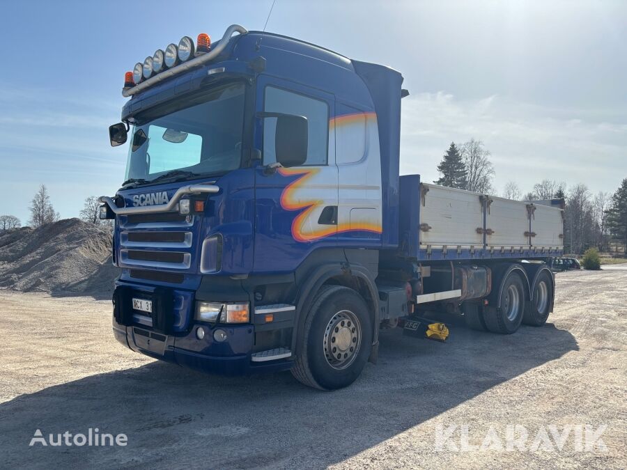 Prodaje se Scania R500 kamion s ravnom platformom na aukciji