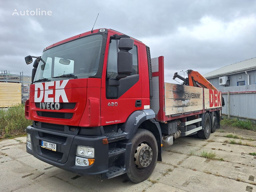 Prodaje se IVECO STRALIS 420 6X2 + HR kamion s ravnom platformom na aukciji