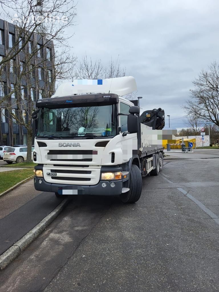 Scania P400 kamion s ravnom platformom