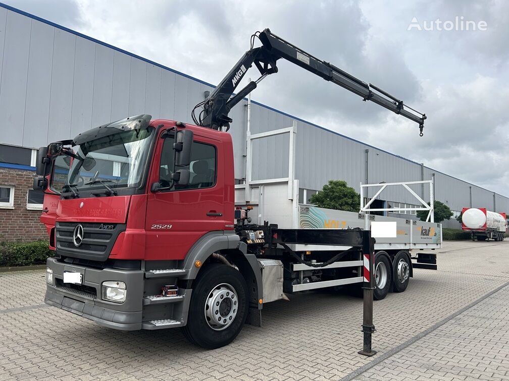 Mercedes-Benz Axor 2529 kamion s ravnom platformom