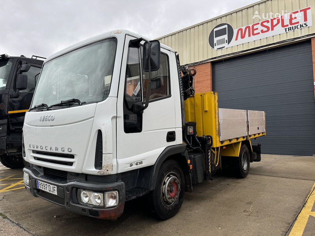 IVECO 90E180 kamion s ravnom platformom