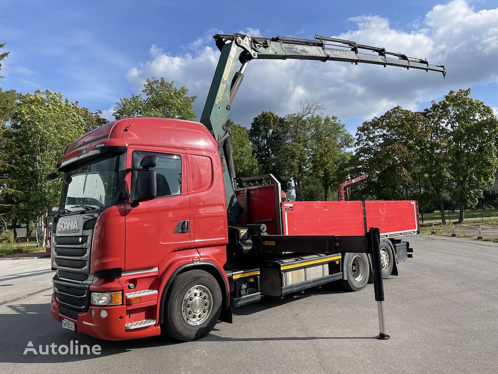 Scania R410 kamion s ravnom platformom