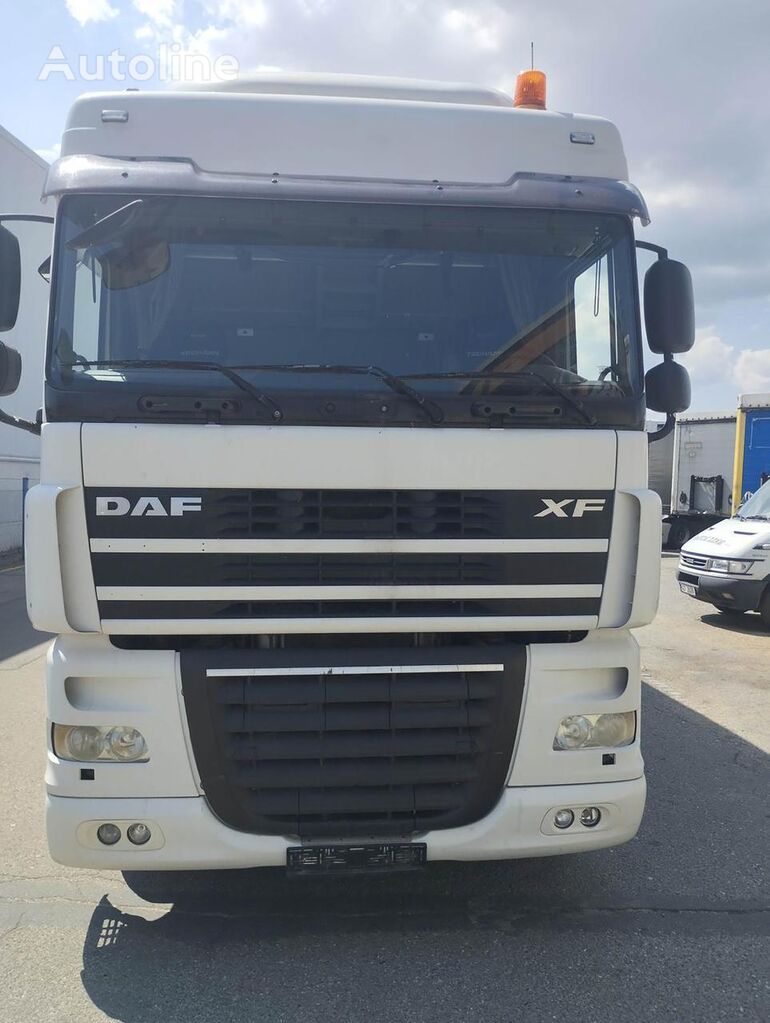 DAF FAR XF 105.460 kamion furgon