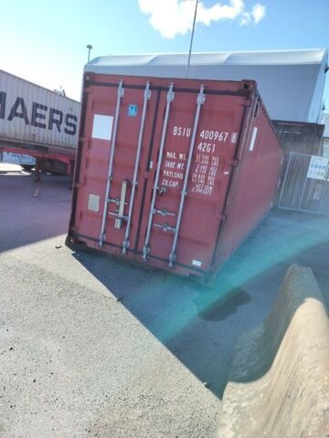 Prodaje se Container 40 feet with electricity, lighting and door kontejner 40 stopa na aukciji