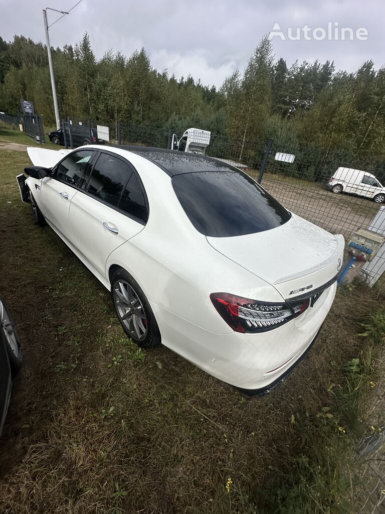 Mercedes-Benz E 63 S 700 PS limuzina