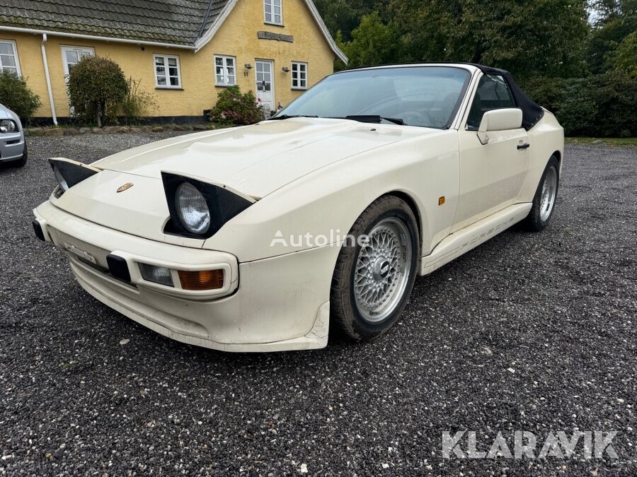 Prodaje se Porsche 944 kabriolet na aukciji