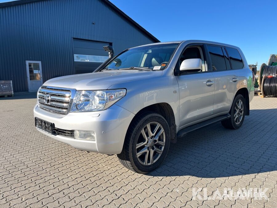 Prodaje se Toyota Landcruiser VX 200, V8, 4,5 MPV 7 personer terenac na aukciji