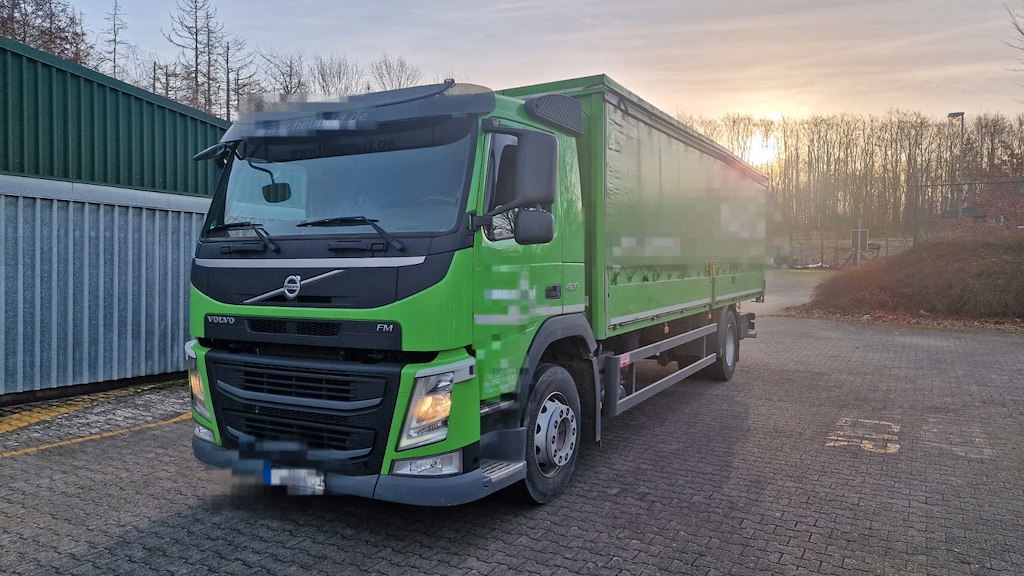 Volvo FM 420 kamion s ceradom