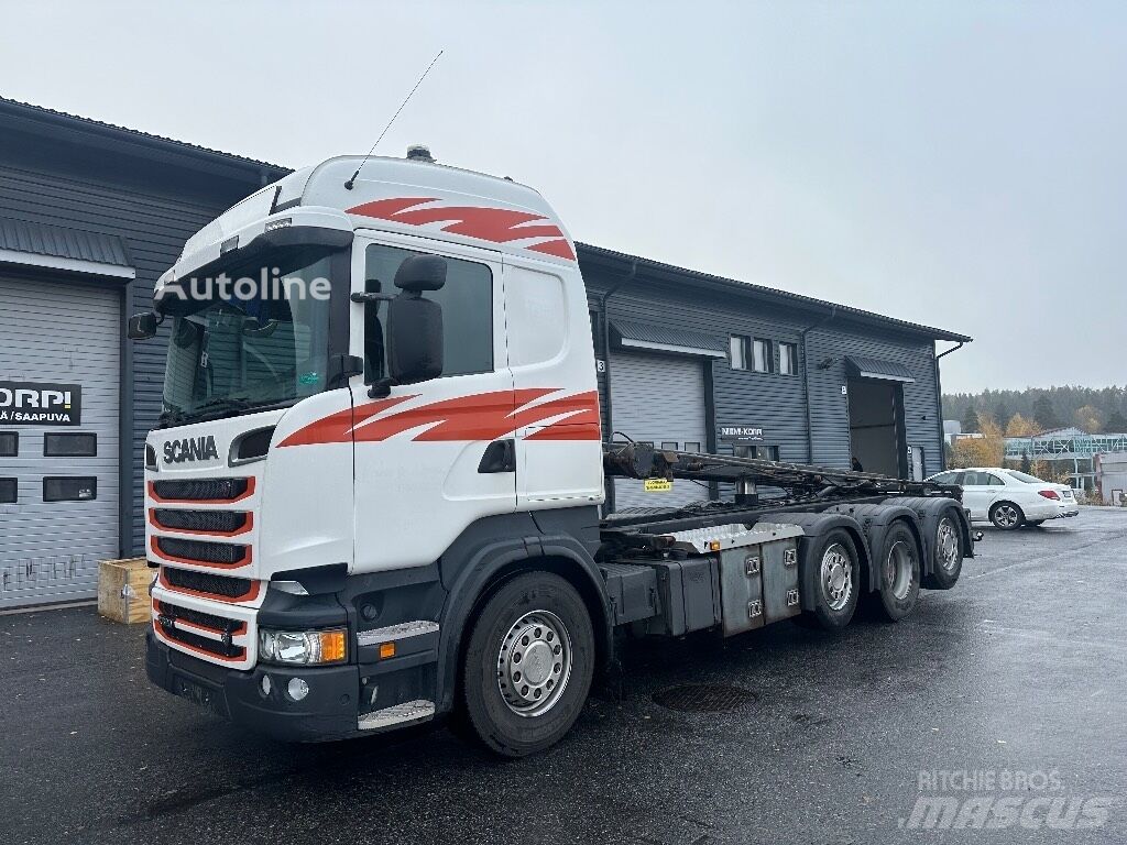 Scania R520 8x2/4 kamion sa kukom za podizanje tereta