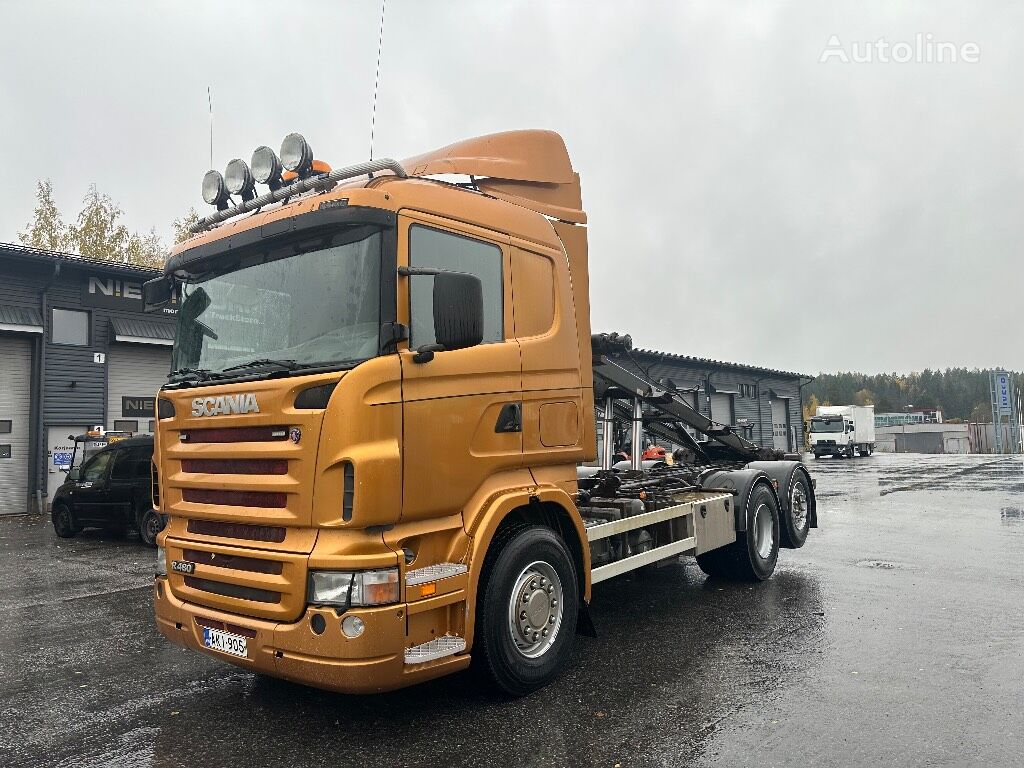 Scania R480 6x2 kamion sa kukom za podizanje tereta