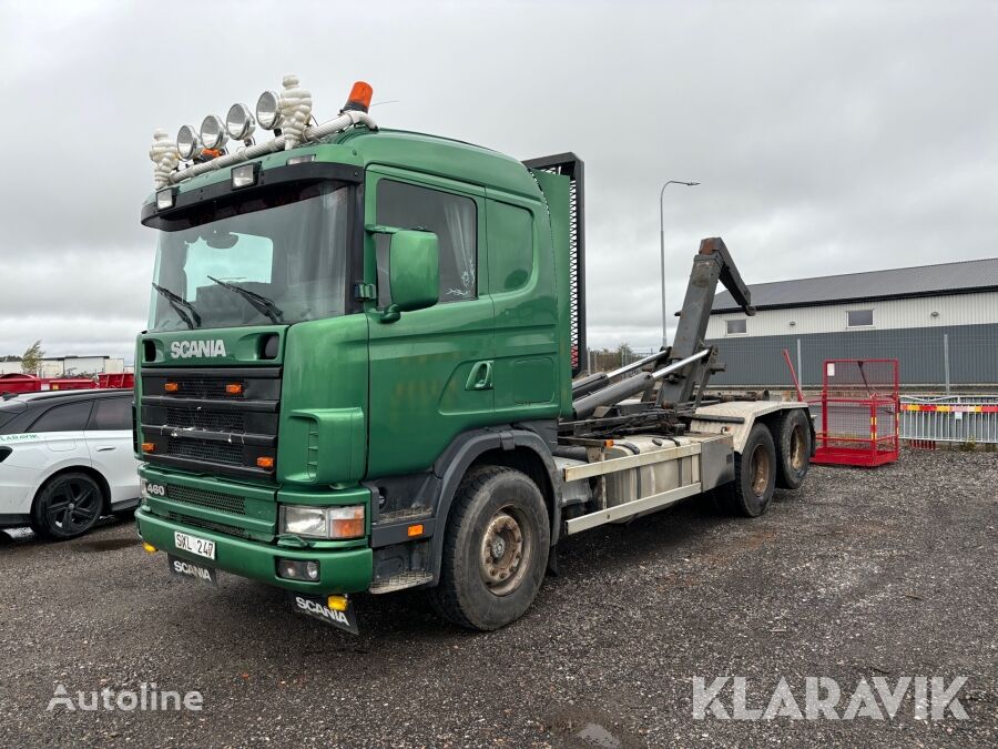 Prodaje se Scania R144 460 rol kiper sa kukom na aukciji