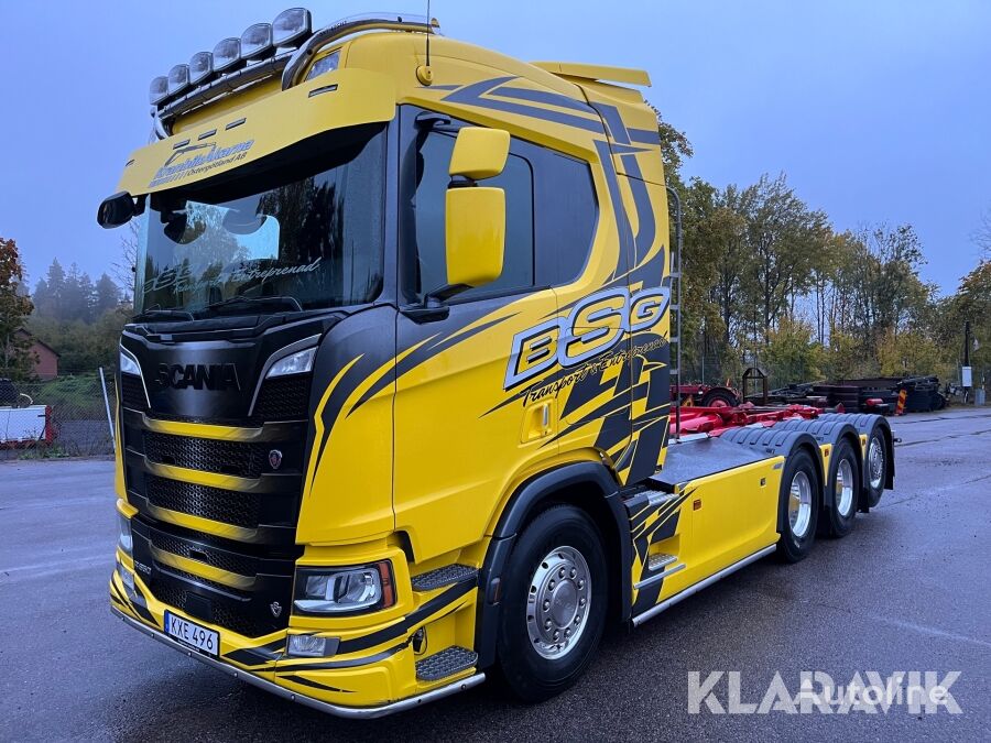 Prodaje se Scania R650 rol kiper sa kukom na aukciji