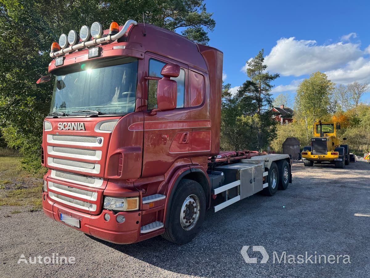 Prodaje se Scania R500 rol kiper sa kukom na aukciji