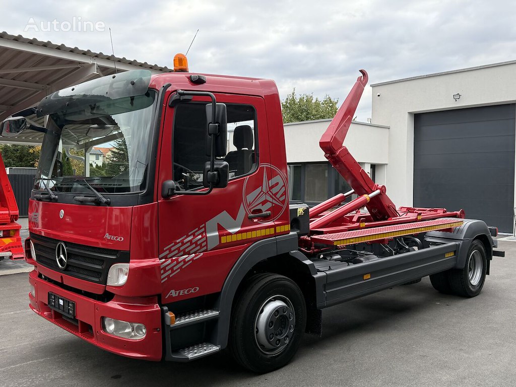 Mercedes-Benz ATEGO 1218 HÁKOVÝ NOSIČ KONTAJNEROV UZÁVIERKA CONTAINER HOOKLIFT kamion rol kiper