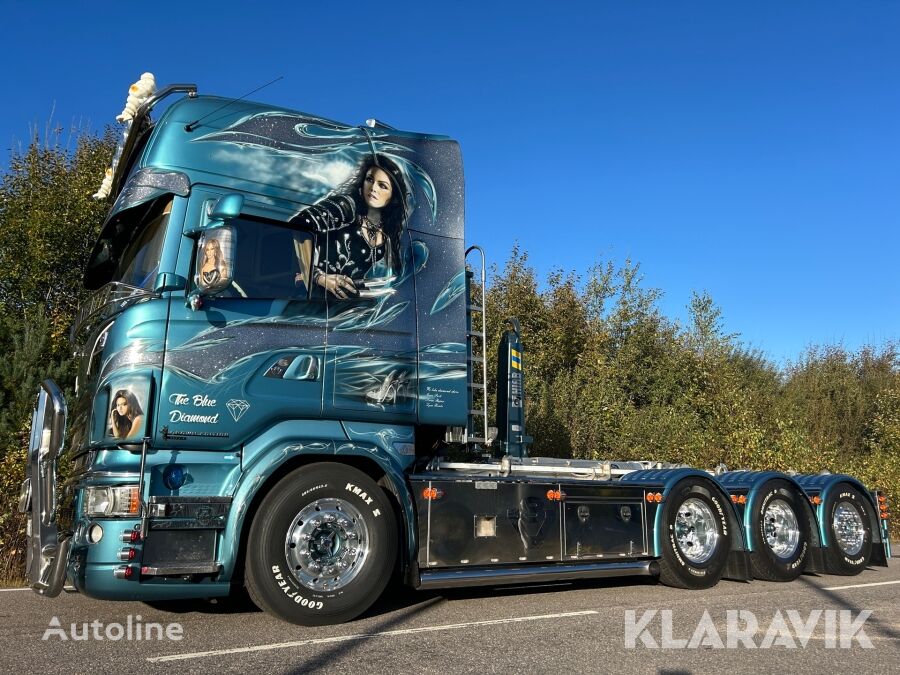 Prodaje se Scania R560 rol kiper sa kukom na aukciji