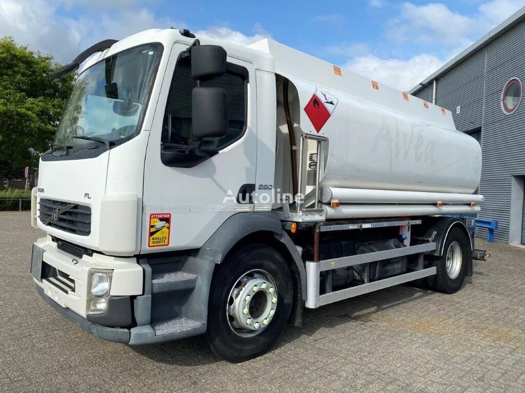 Volvo FL7-290 / 5 COMPARTIMENTS / 13000 LITER TOTAL / PUMP / ONLY:2881 autocisterna