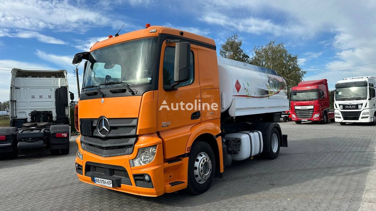 Mercedes-Benz Actros v Lizynh autocisterna za gorivo