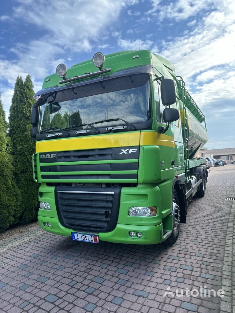 DAF XF105 kamion za prijevoz brašna