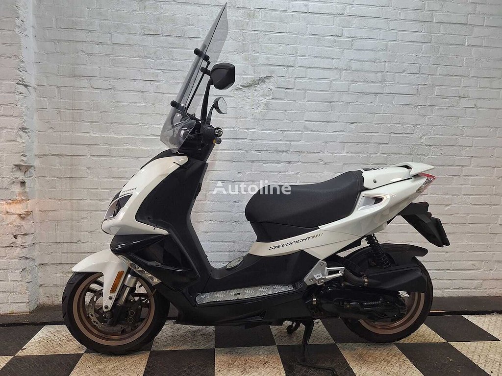 Prodaje se Peugeot 25 km snorscooter 4takt skuter na aukciji