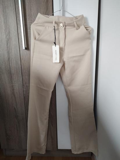 Pantalone zvonastog kroja