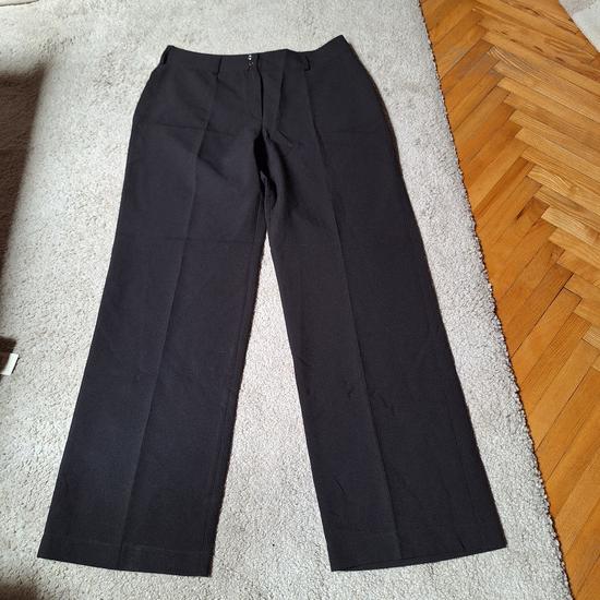 Crne poslovne pantalone odgovara 38 40