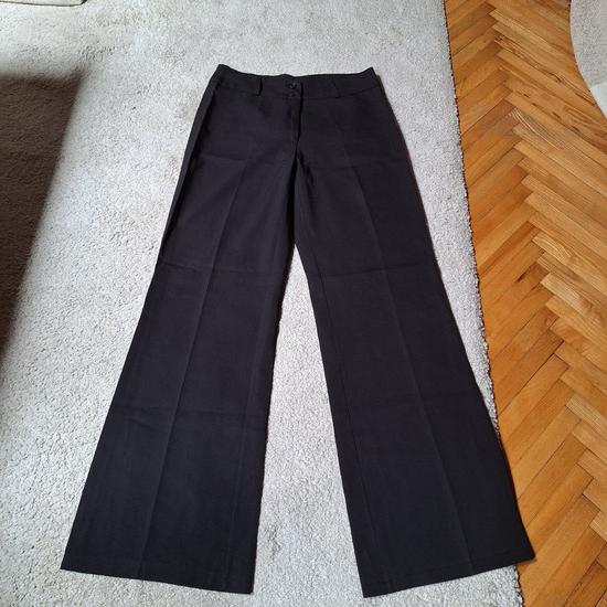 Crne poslovne pantalone odgovara 38