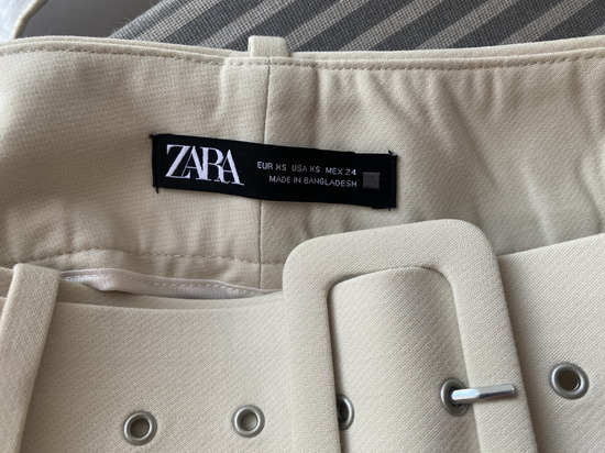 Skroz NOVE Zara pantalone