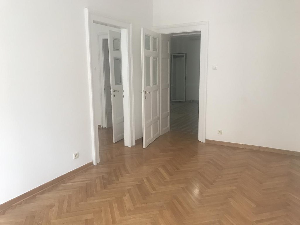 Izdavanje, Poslovni prostor, 69m2 , Centar