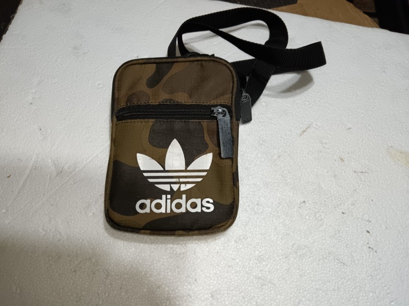 adidas torbica za telefon i cigare