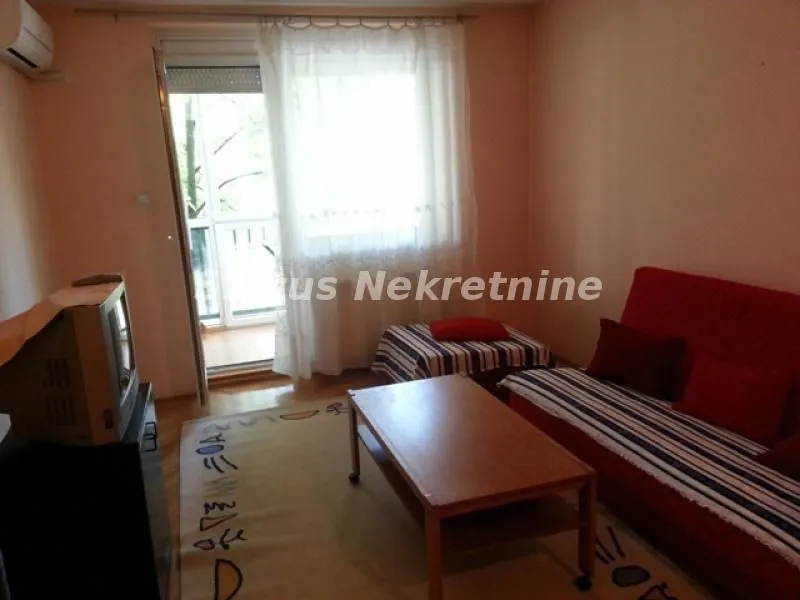 Izdavanje, garsonjera, 32m2, Grbavica, Novi Sad, Novi Sad