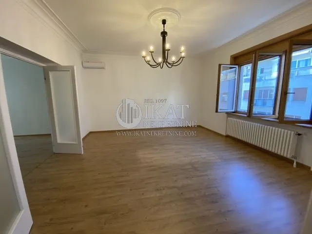 Izdavanje, četvorosoban stan, 160m2, Stari Grad, Beograd