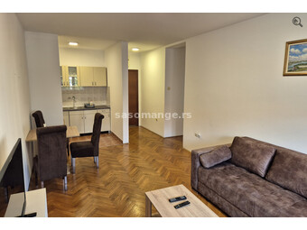 Trosoban Apartman Jasmin 24 Novi Sad Rotkvarija