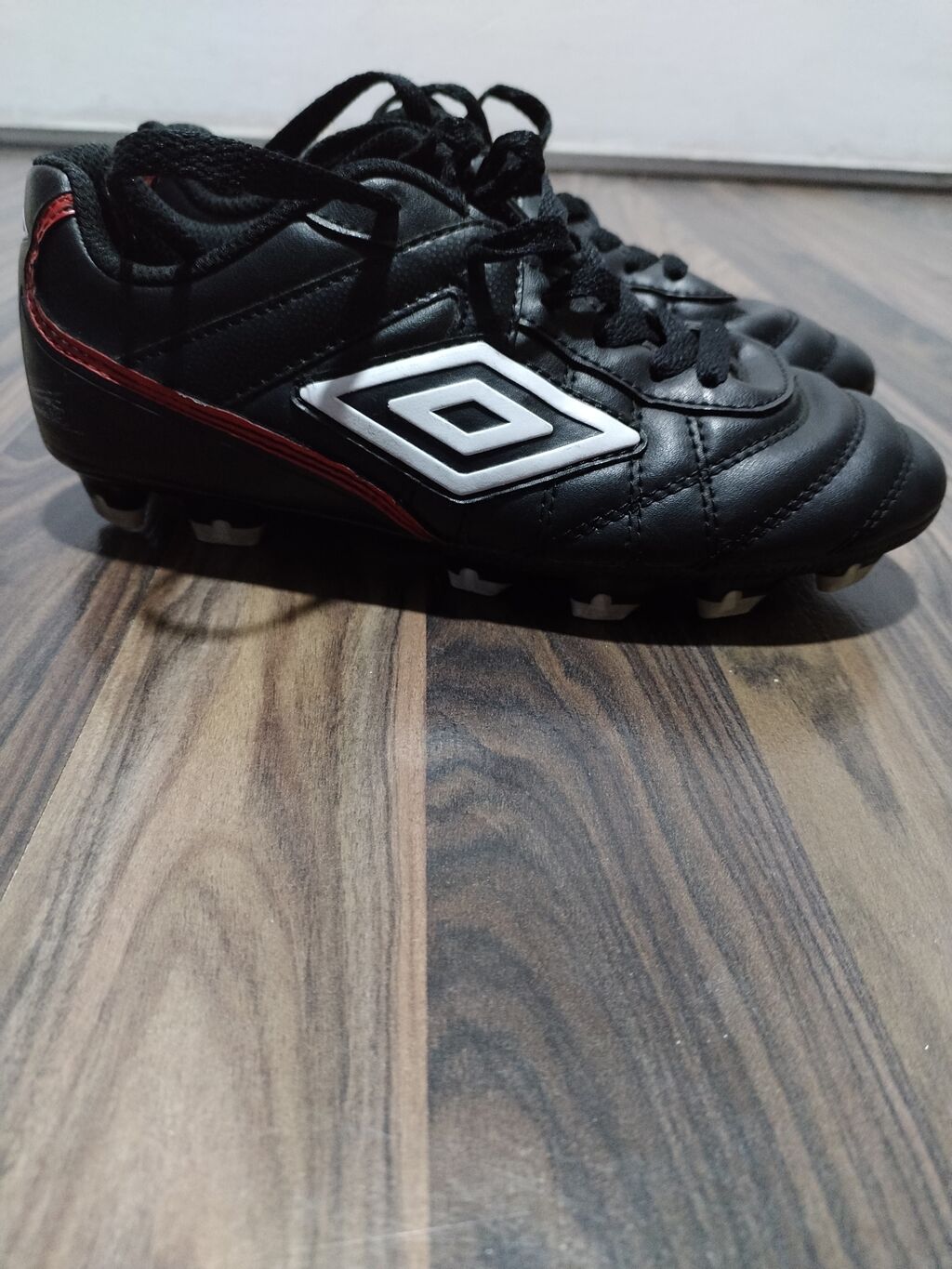 Na prodaju original Umbro kopacke, br 34, unutrasnje gaziste 21.5cm