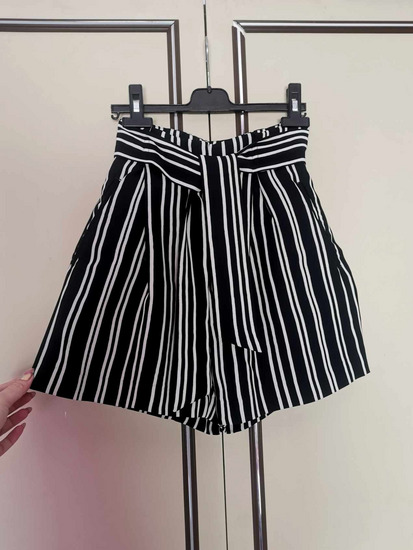H&M jako dubok šorc S