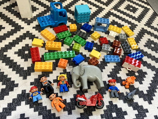 Lego duplo lot kockica i ljudi