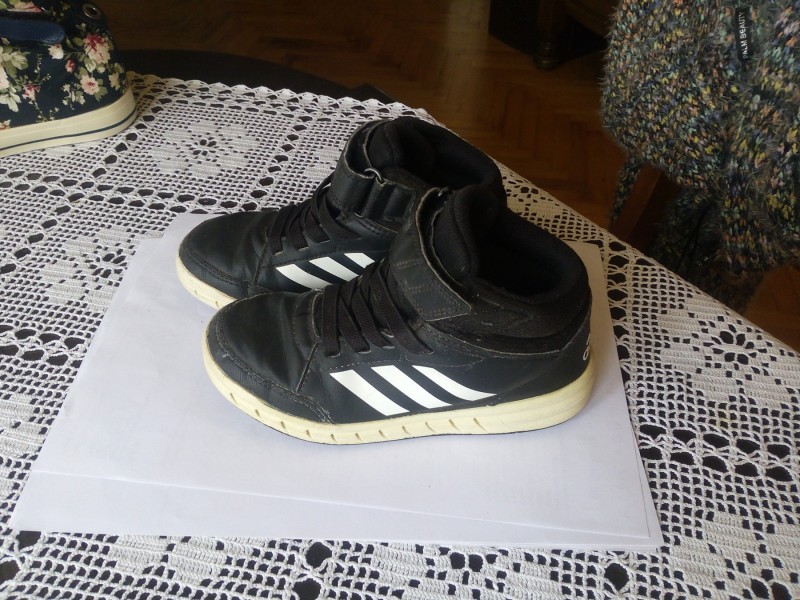 Adidas crne kozne - 30/18 za igru- POKLANJAM!