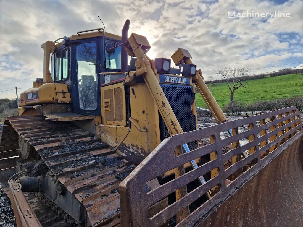 Caterpillar D6r buldožer