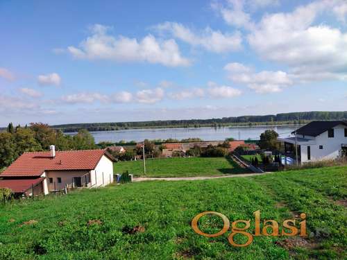 Plac sa prelepim pogledom na Dunav u Sremskim Karlovcima