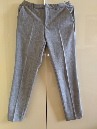 Samo 1400 do 20.10 Stradivarius sive pantalone