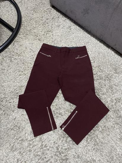 Zara burgundi pantalone sa zipom