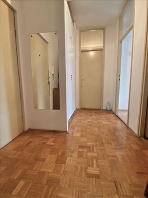 Osunčan stan, adaptibilan u 3,0. 60m2+lođa 8m2