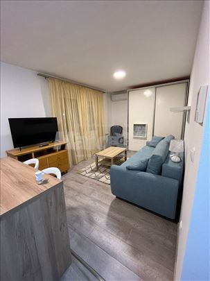 Izdavanje stana 33m2+25m2 terase