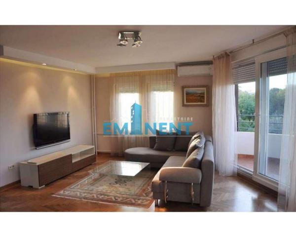 Pjarona de Mondezira, Trosoban stan za izdavanje, 95m2, 1.600€