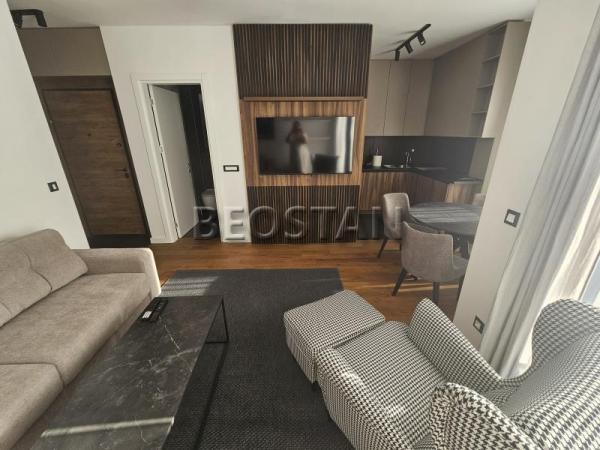 Alaska, Trosoban stan za izdavanje, 53m2, 800€