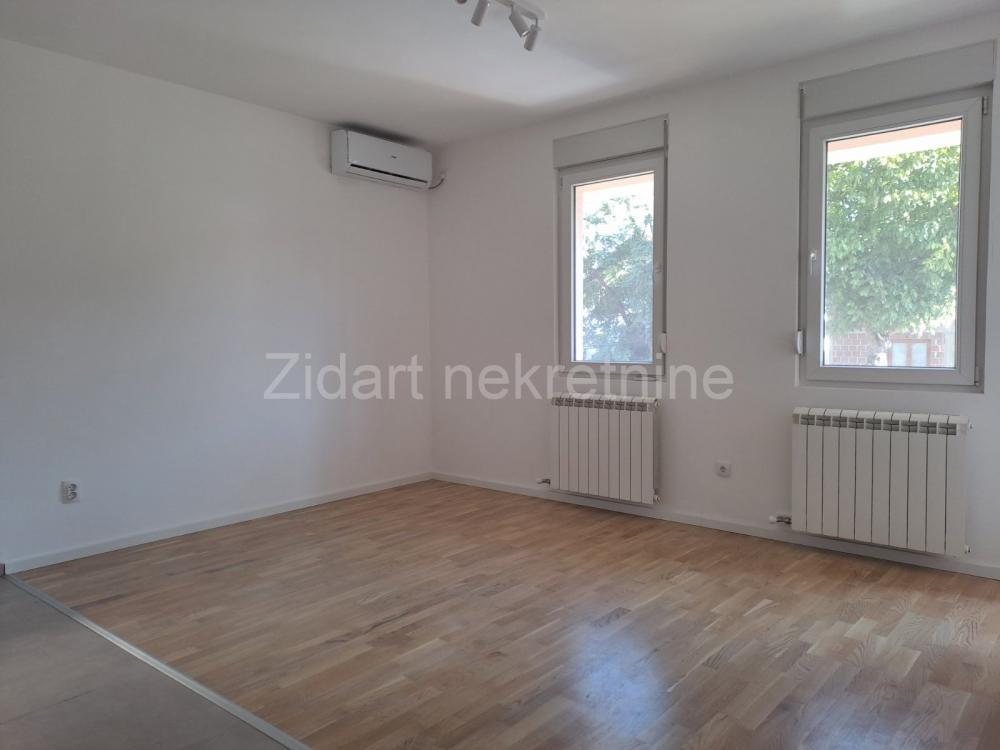 Sarajevska, Dvoiposoban stan za izdavanje, 55m2, 550€