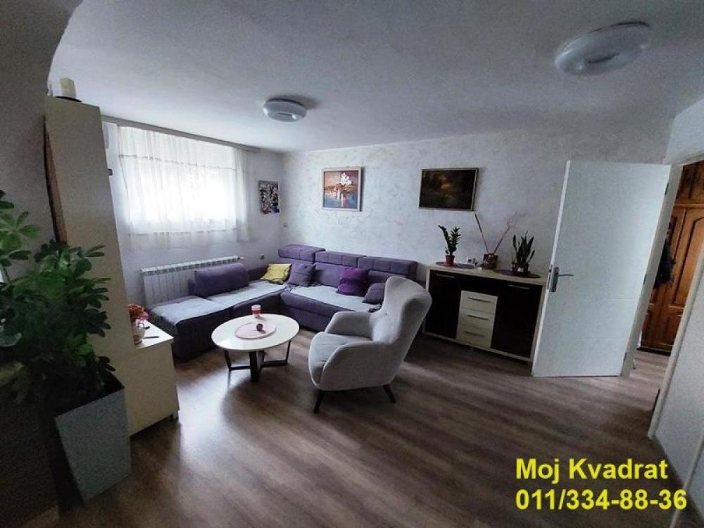 Kuća na prodaju, 227m2, 399.900€