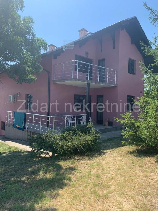 Kuća na prodaju, 300m2, 220.000€