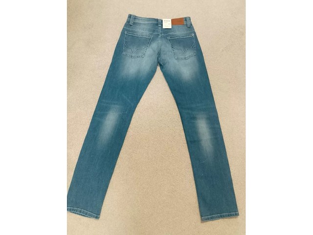 Nove Pepe jeans farmerke 29