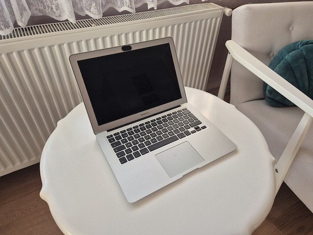 Macbook Air 2015 - i5-5250u/8Gb/128Gb Flash/335 ciklusa