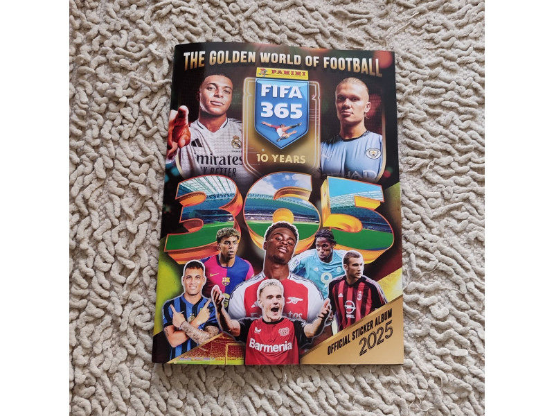 Fifa 365 2025 godine sa 9 slicica u njemu
